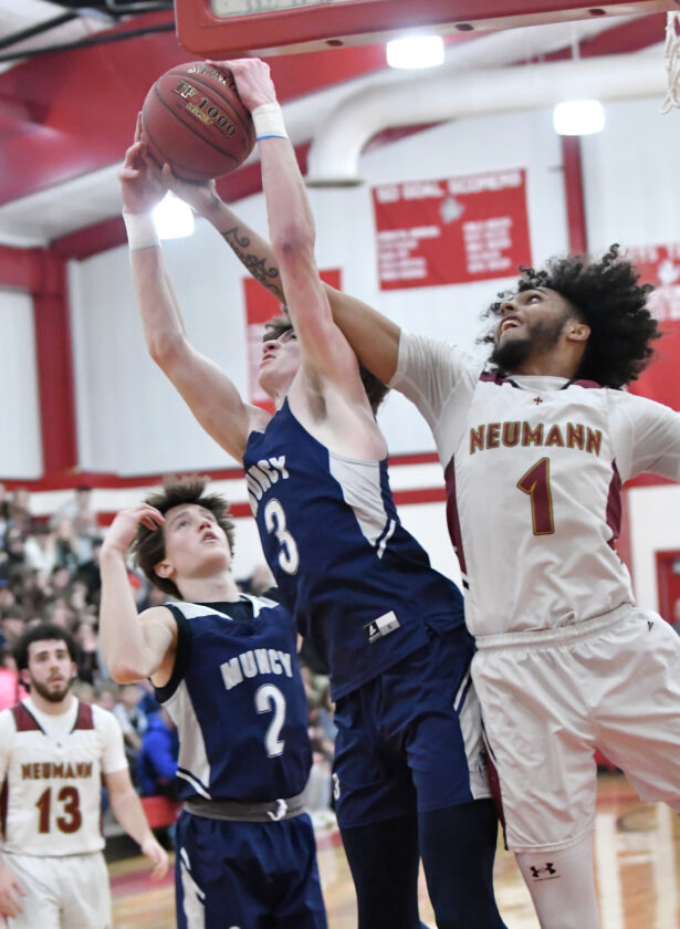 Repeat after me: Muncy repeats as D4 champions, winning instant classic ...